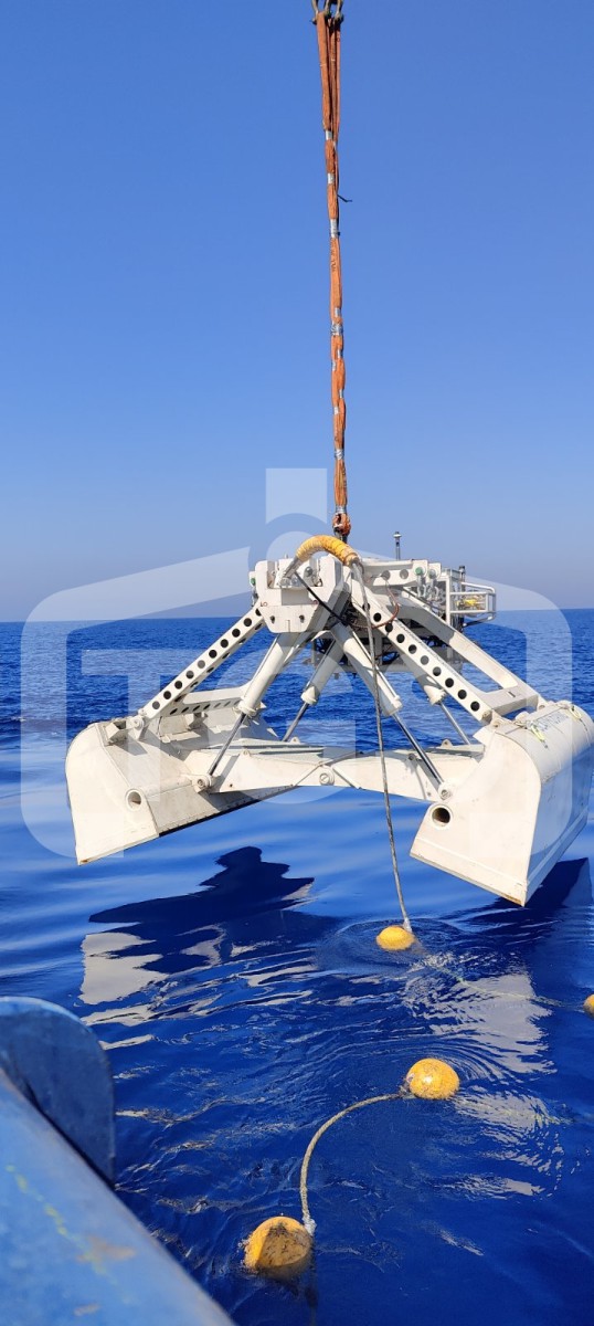 Hydraulic Level-Cut Clamshell Grabs | The Grab Specialist B.V.