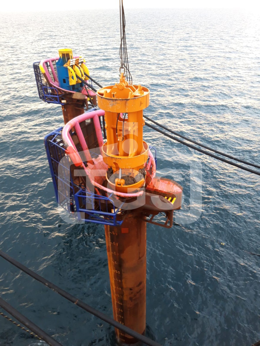 Hydraulic Tube / Pile Grab | The Grab Specialist B.V.